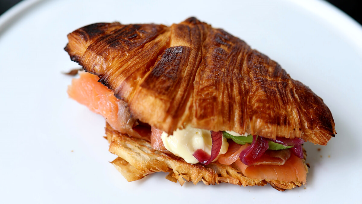 Smash Croissant. La novità del cornetto alla piastra spiegata bene ...